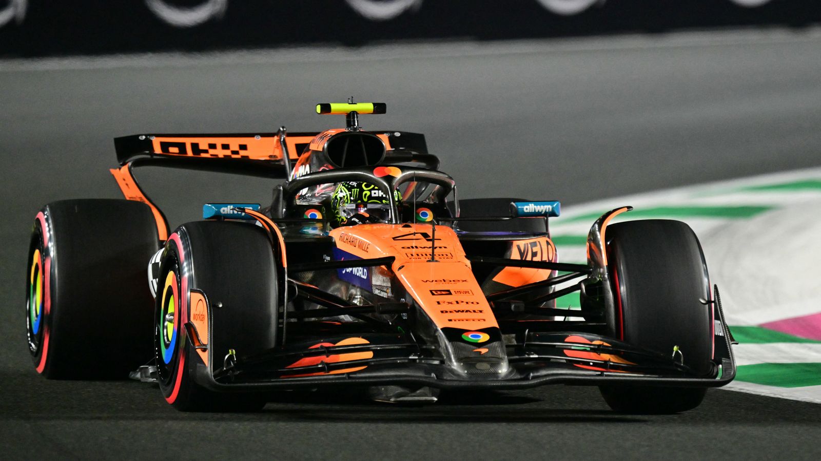 ландо норрис болид Mclaren 2025 года заставляет менять стиль вождения